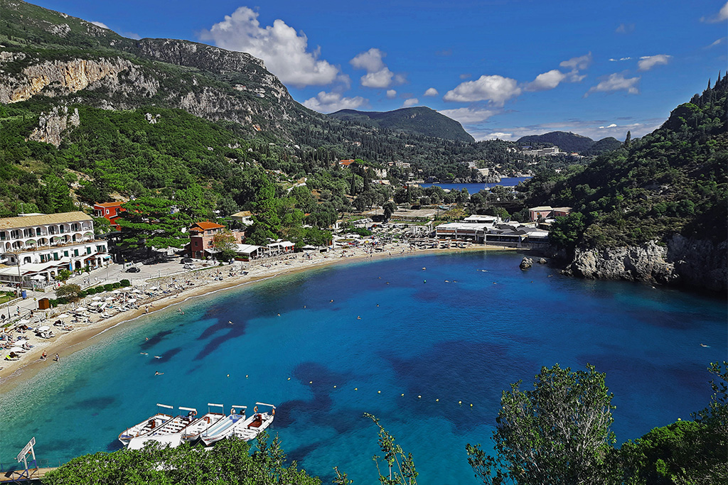 AUTOTOUR CORFOU IOANNINA DELPHES & LES METEORES, Corfou | Ôvoyages